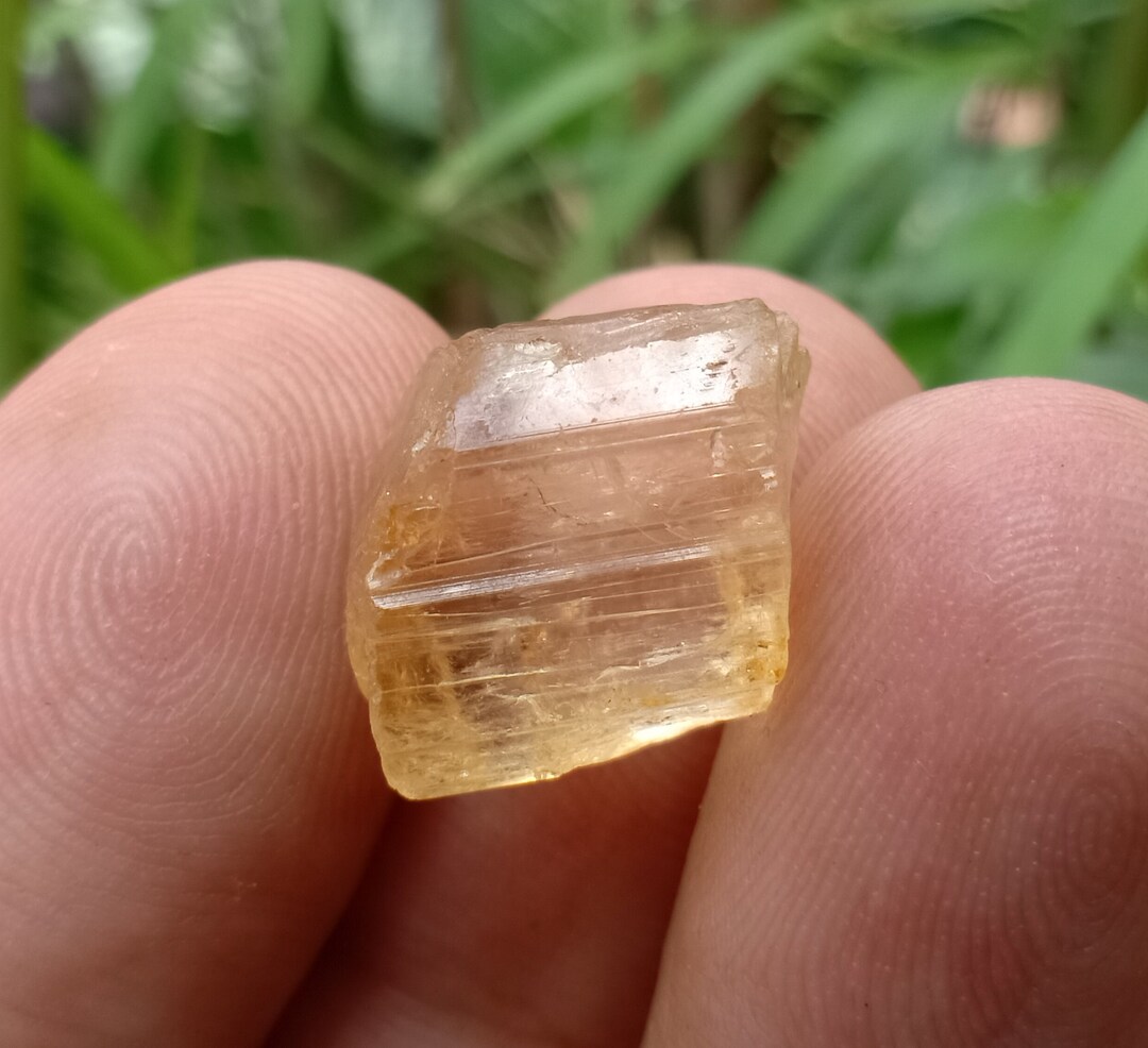 14.53 Crt. Scapolite. Natural Rough Crystal. 13.5x13.25x9.5 Mm ...
