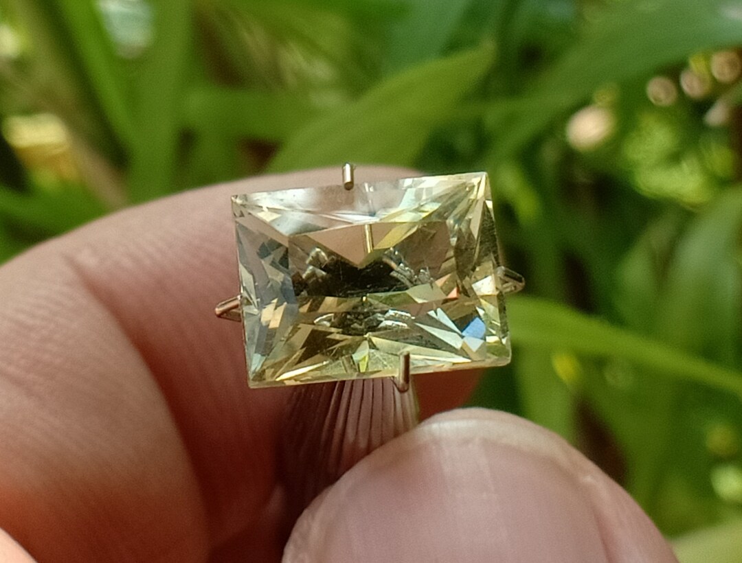 4.35 Carat Orthoclase. Rare Gemstone. Natural. Facet. 10.58x7.9x7.65 Mm ...