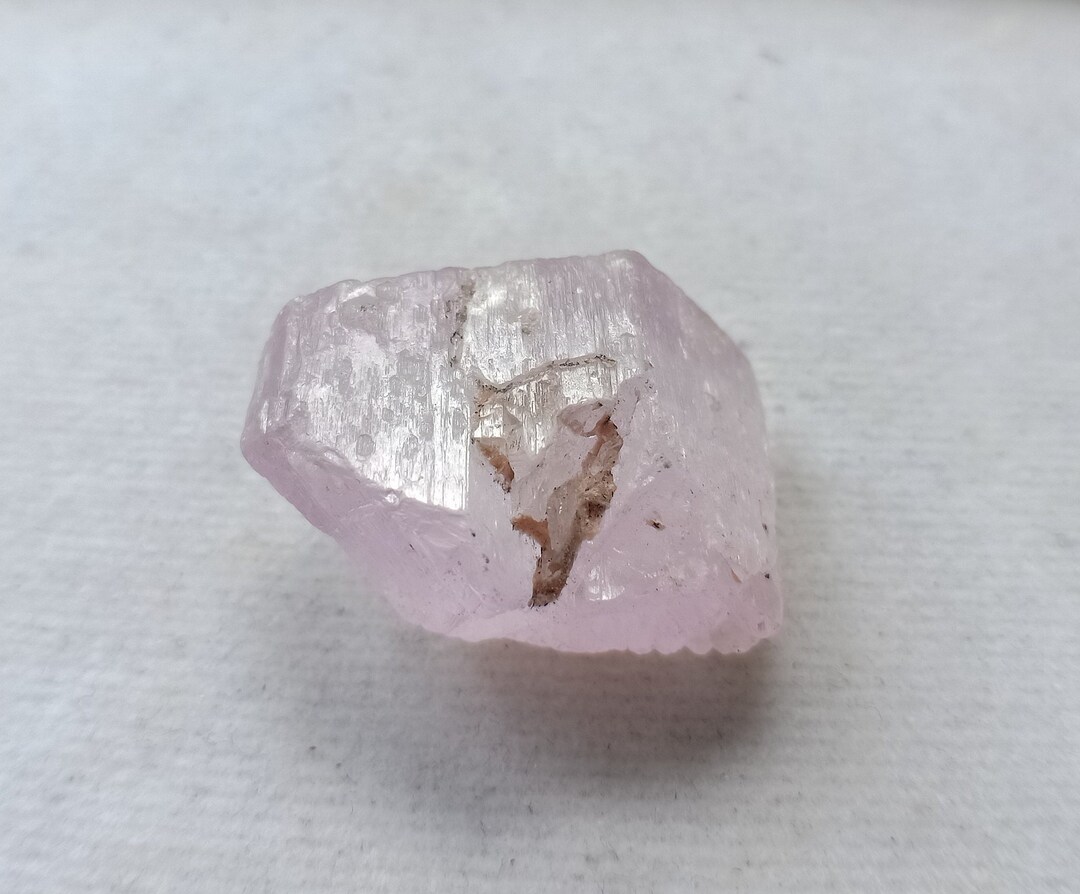 40 Crt. Kunzite. Pink Spodumene. Natural Rough Crystal. 24.1x17.15x11.2 ...