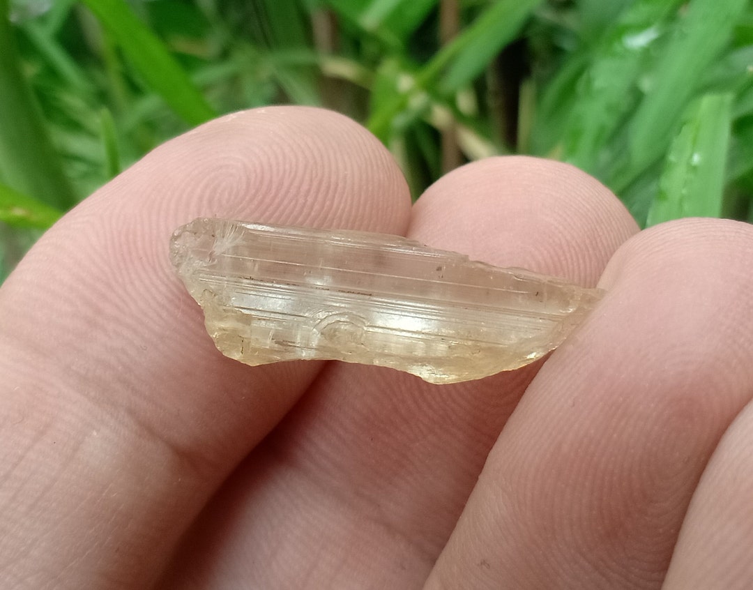 12.66 Crt. Scapolite. Natural Rough Crystal. 27x9.6x8.75 Mm ...