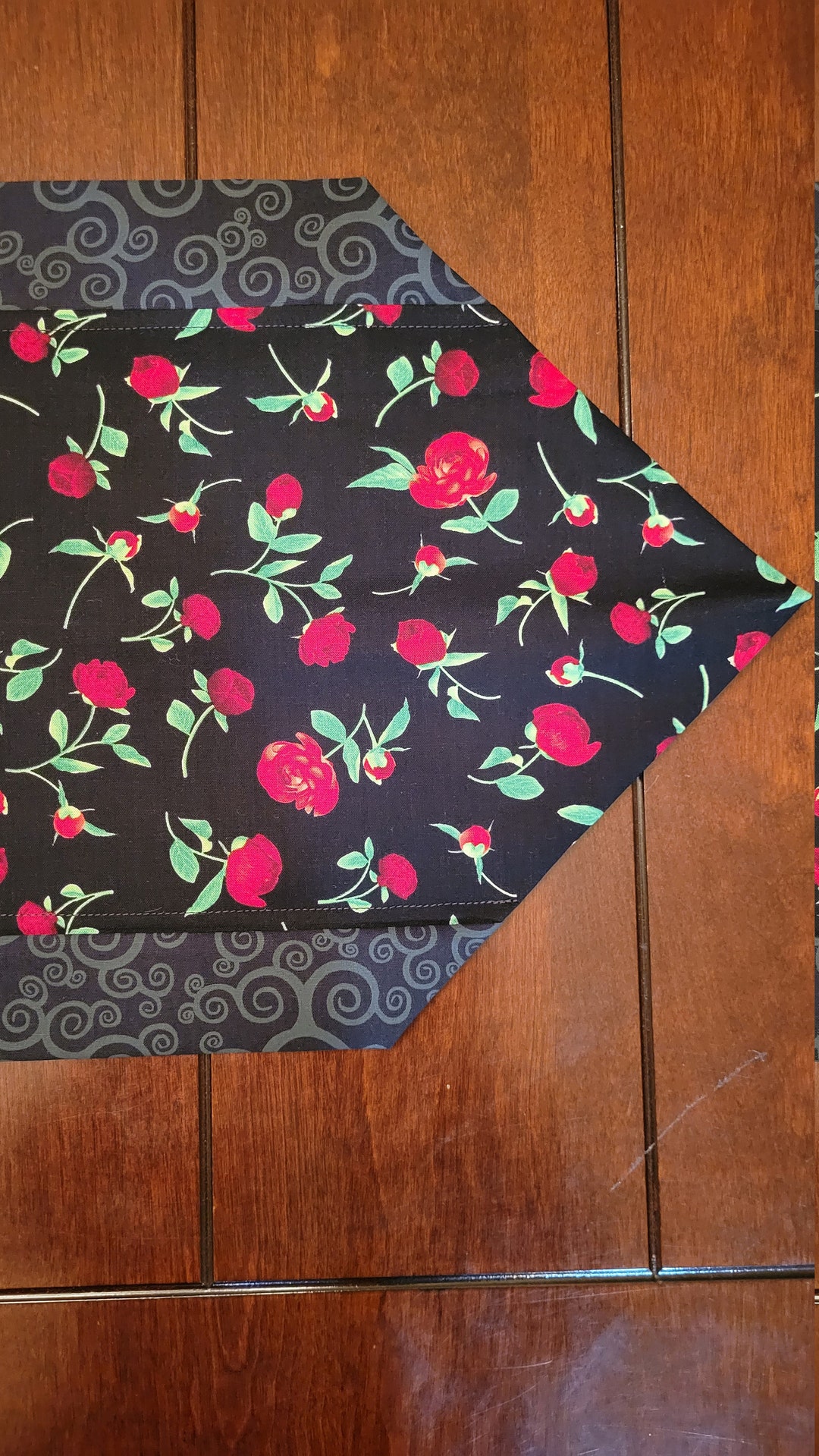 Red Roses Table Runner - Etsy