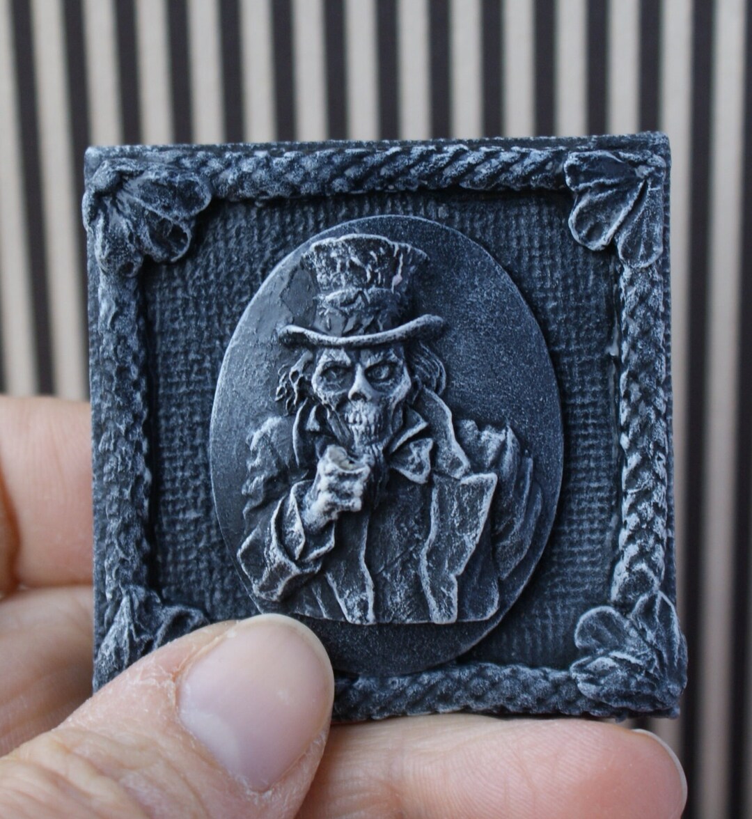 12th Scale Spooky Wall Art, 3D Portrait Picture for Dolls House - Etsy