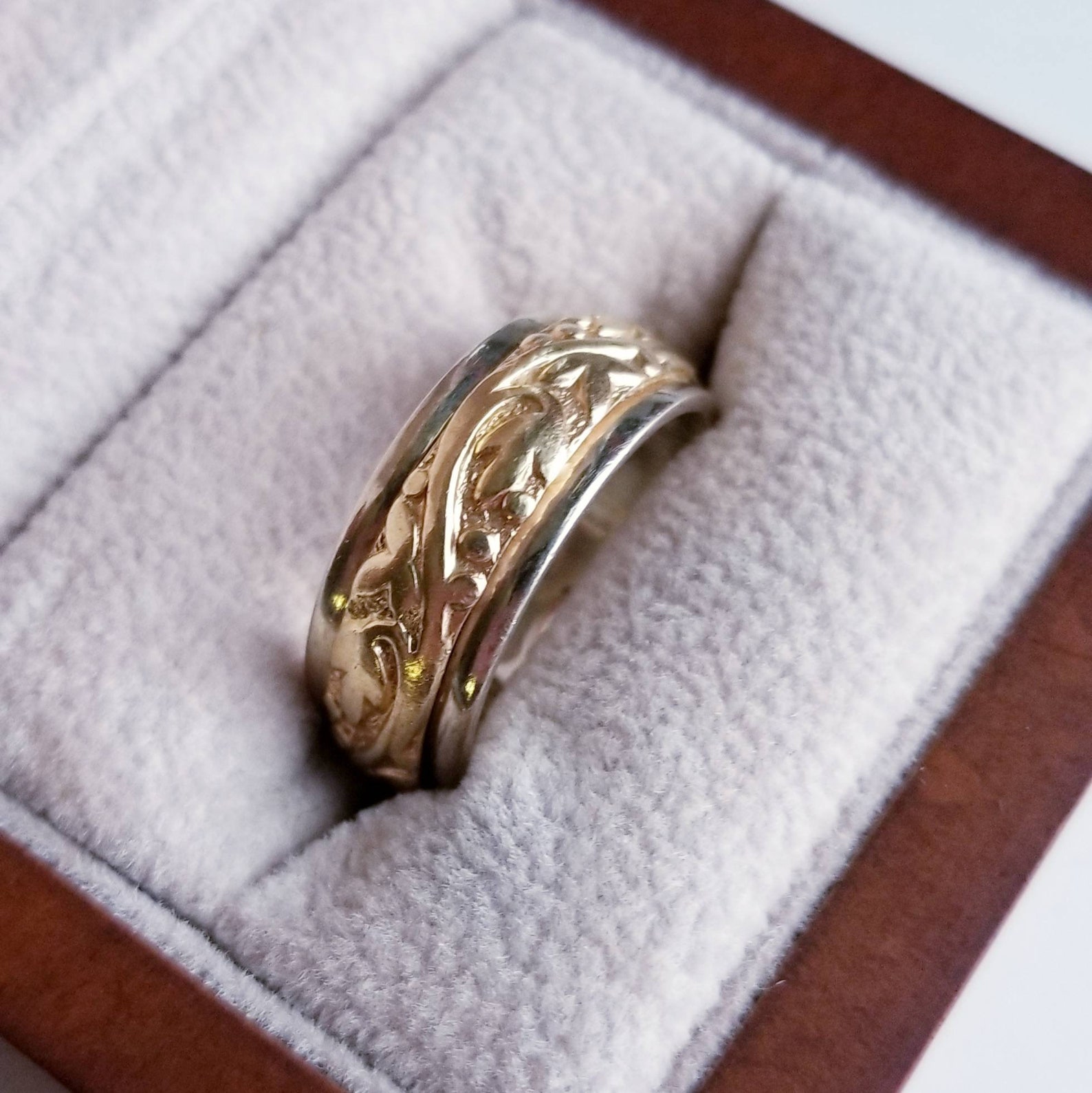 Vintage Two Tone 14k Gold Ring With Leaf Detailing - Etsy