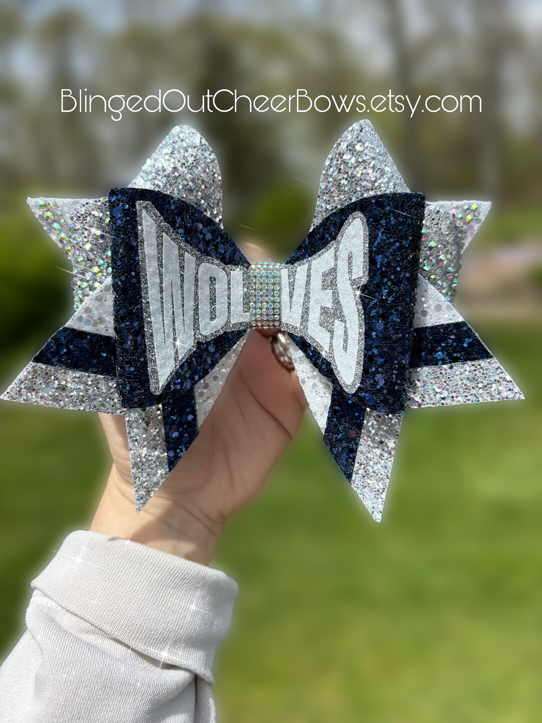 Customizable Team Name Bow// Large 7 Cheer Bow Navy, White and Silver ...