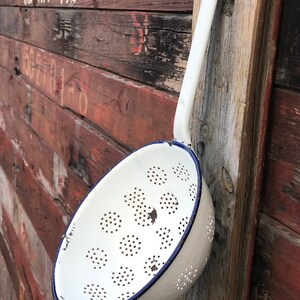 Vintage Enamel Colander – Rustic Kitchen Decor - Cookware Strainer - Etsy
