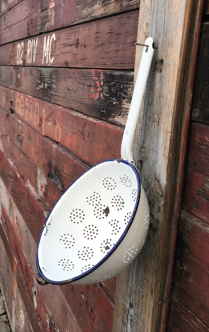 Vintage Enamel Colander – Rustic Kitchen Decor - Cookware Strainer - Etsy