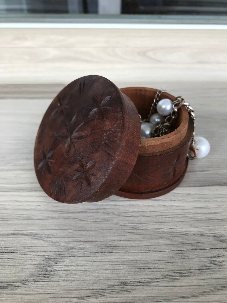 Vintage Wooden Round Handmade Carved Wooden Box-jewelry - Etsy