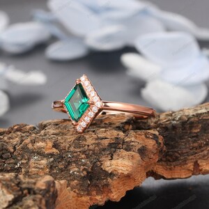 Rhombus Shape Emerald Engagement Ring, Danity Halo Rhombus Cut Green ...