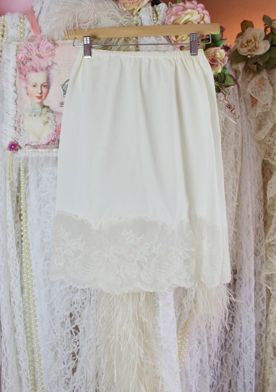 Vintage 60s 70s Cream/Pink Lace Half Slip, Beautiful … - Gem