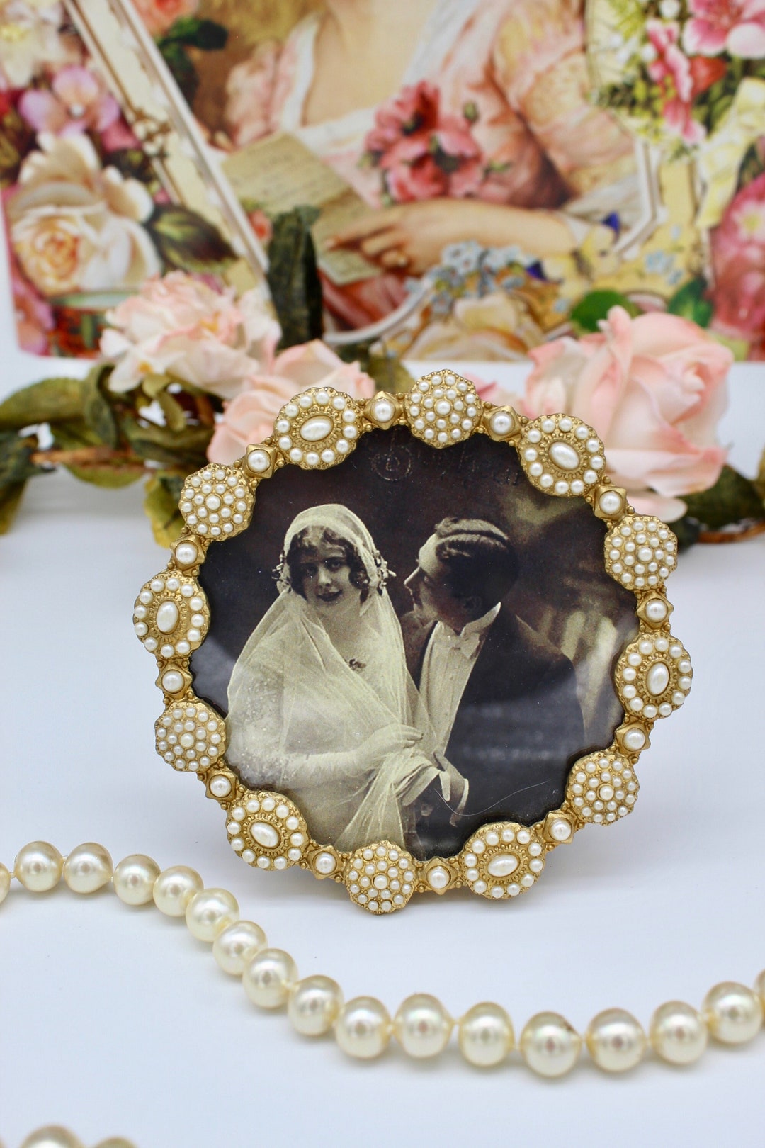 Vintage Romantic Decorative Mini Round Metal Photo Frame, Embellished ...