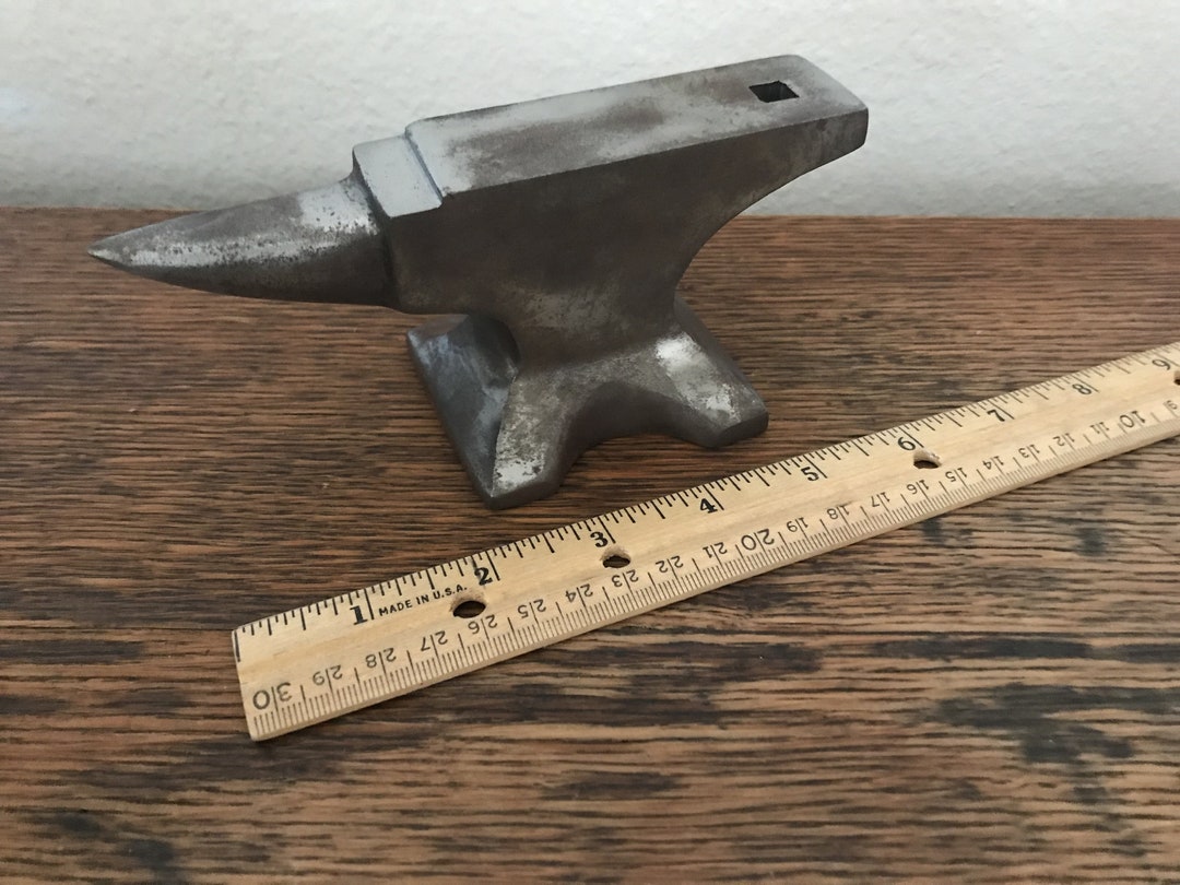 Medium Classic Old Fashioned Blacksmith Anvil, Quality Steel, 2 3/4 ...