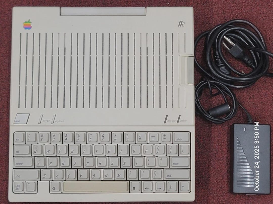 Apple IIC A2S4000 Portable Vintage Home Computer With Power Supply ...