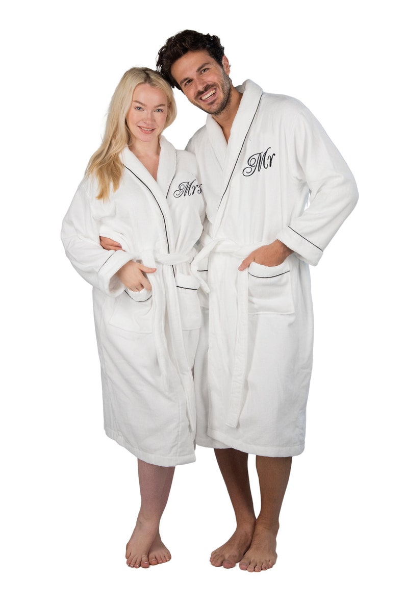 Luxury Mr and Mrs Velour Robes Set for Couples | Includes Gift Box - Etsy