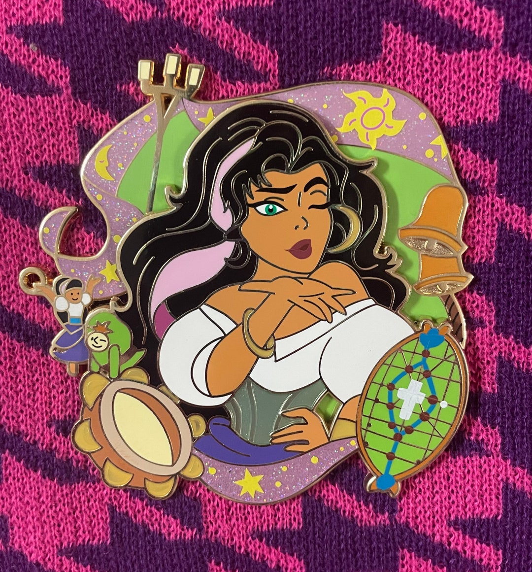 Esmeralda Kisses Fantasy Pin - Etsy