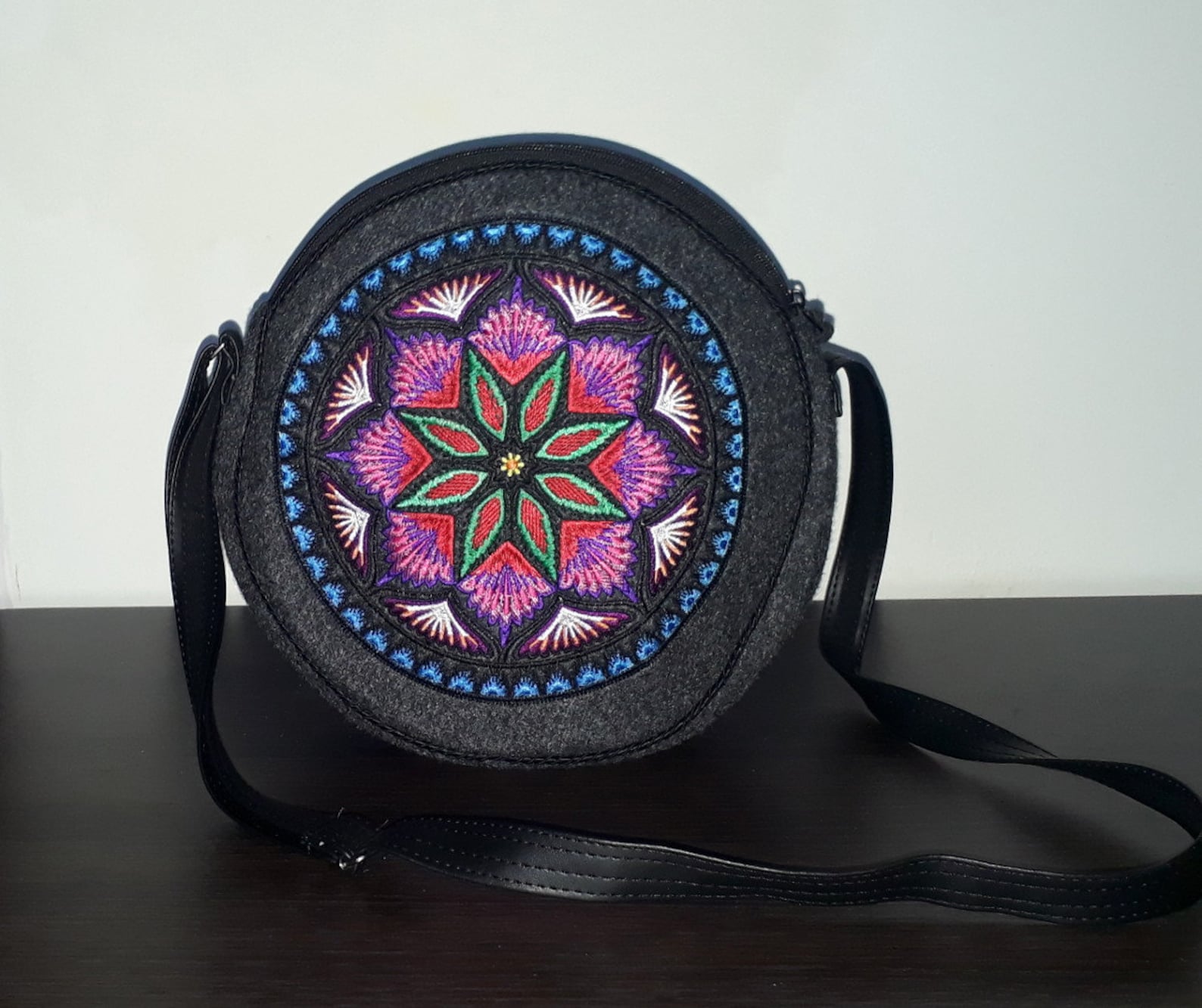 Elegant Felt Bag Round / Circle Bag Shoulder/ Canteen Bag / - Etsy