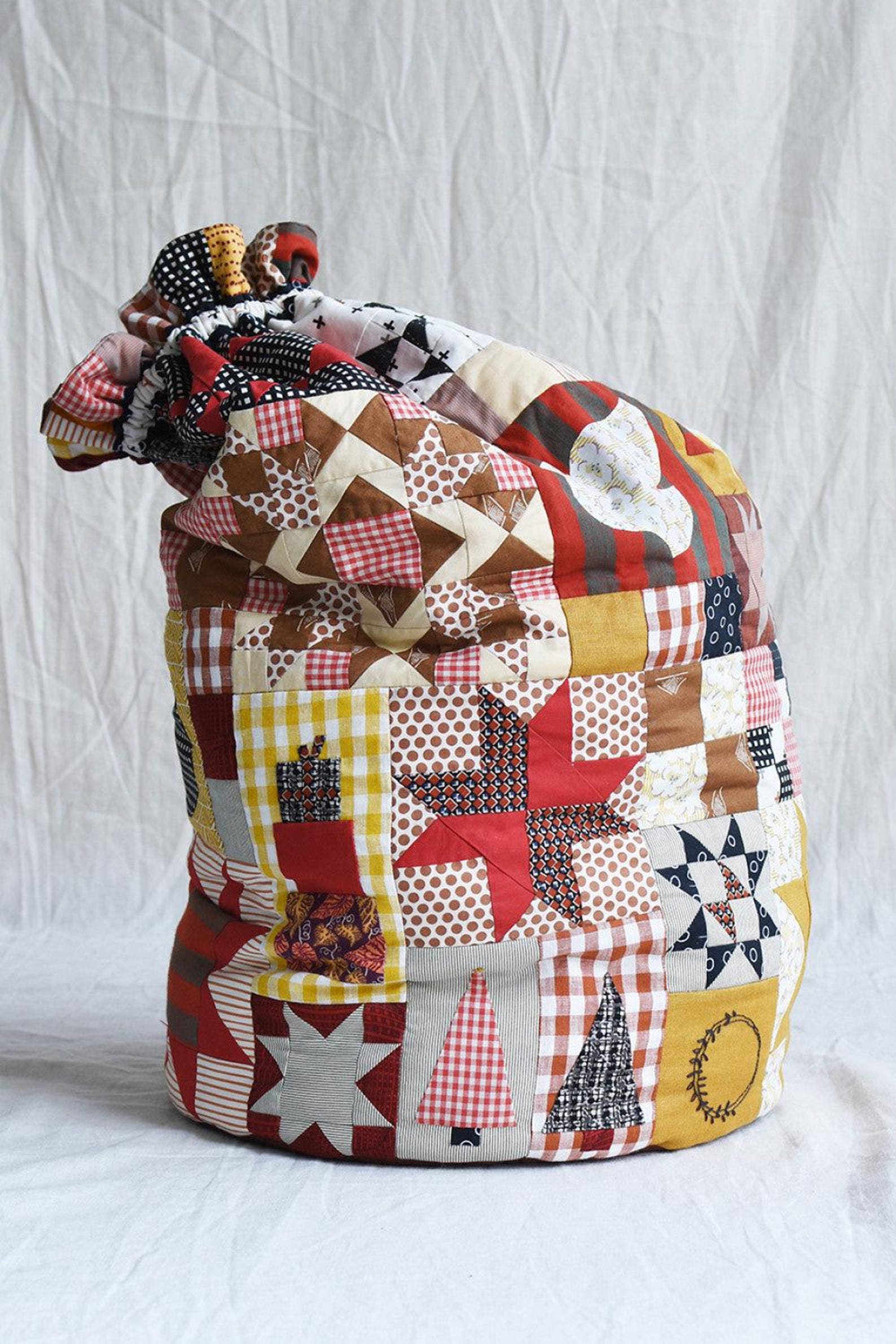 Santa Sack Pattern by Jen Kingwell - Scrappy Appliqué Holiday Quilted ...