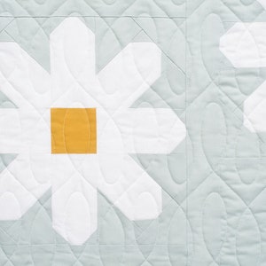 Fresh as a Daisy Pattern by Pen + Paper Patterns, Easy Quilt Pattern ...