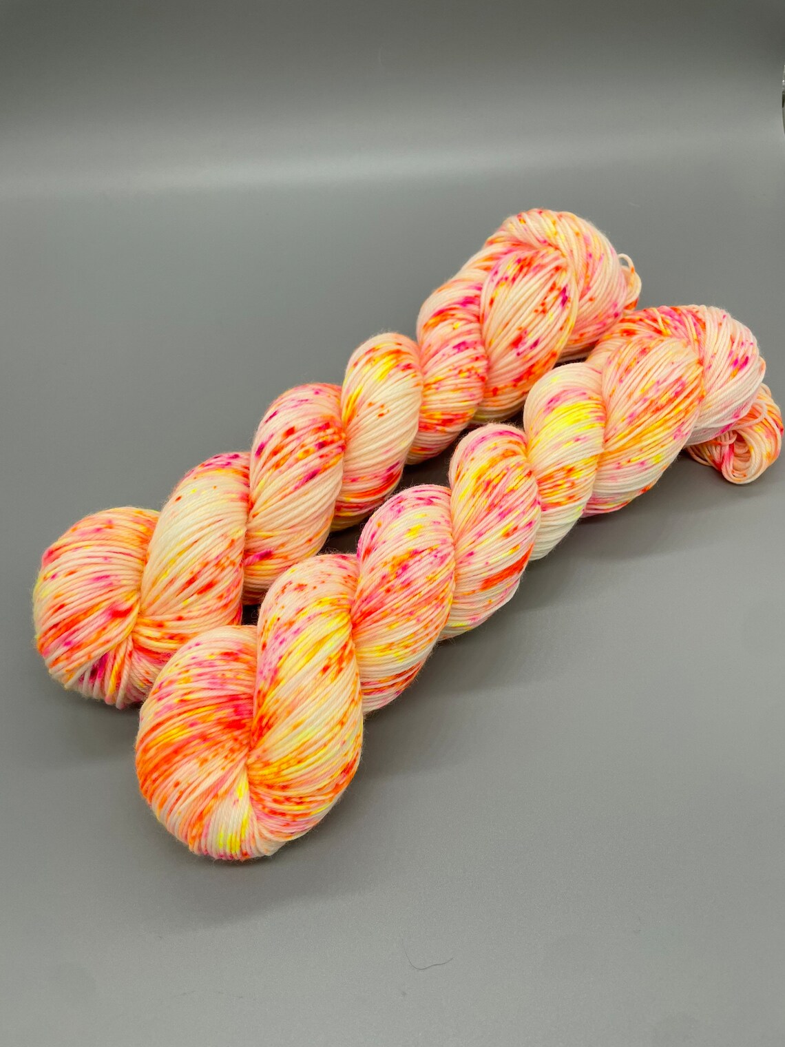Hand Dyed Yarn, Superwash Merino Wool, Fluorescent Speckled Yarn, Pink ...