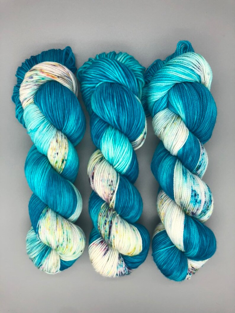 Hand Dyed Yarn Superwash Merino wool Blue Speckled Yarn | Etsy