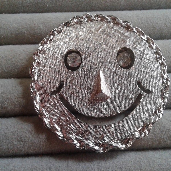 Smiley Face Brooch - Etsy