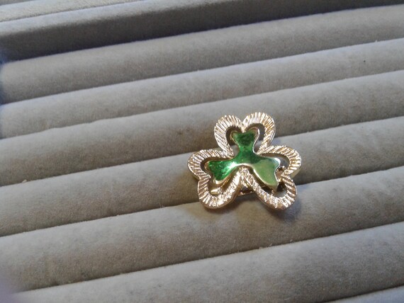 Small Green and Goldtone Shamrock Pin - Gem