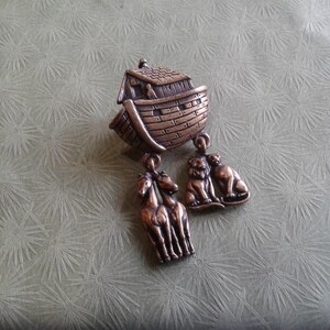 JJ Small Bronzetone Noah's Ark Pin With Lions and Giraffe Dangles ...