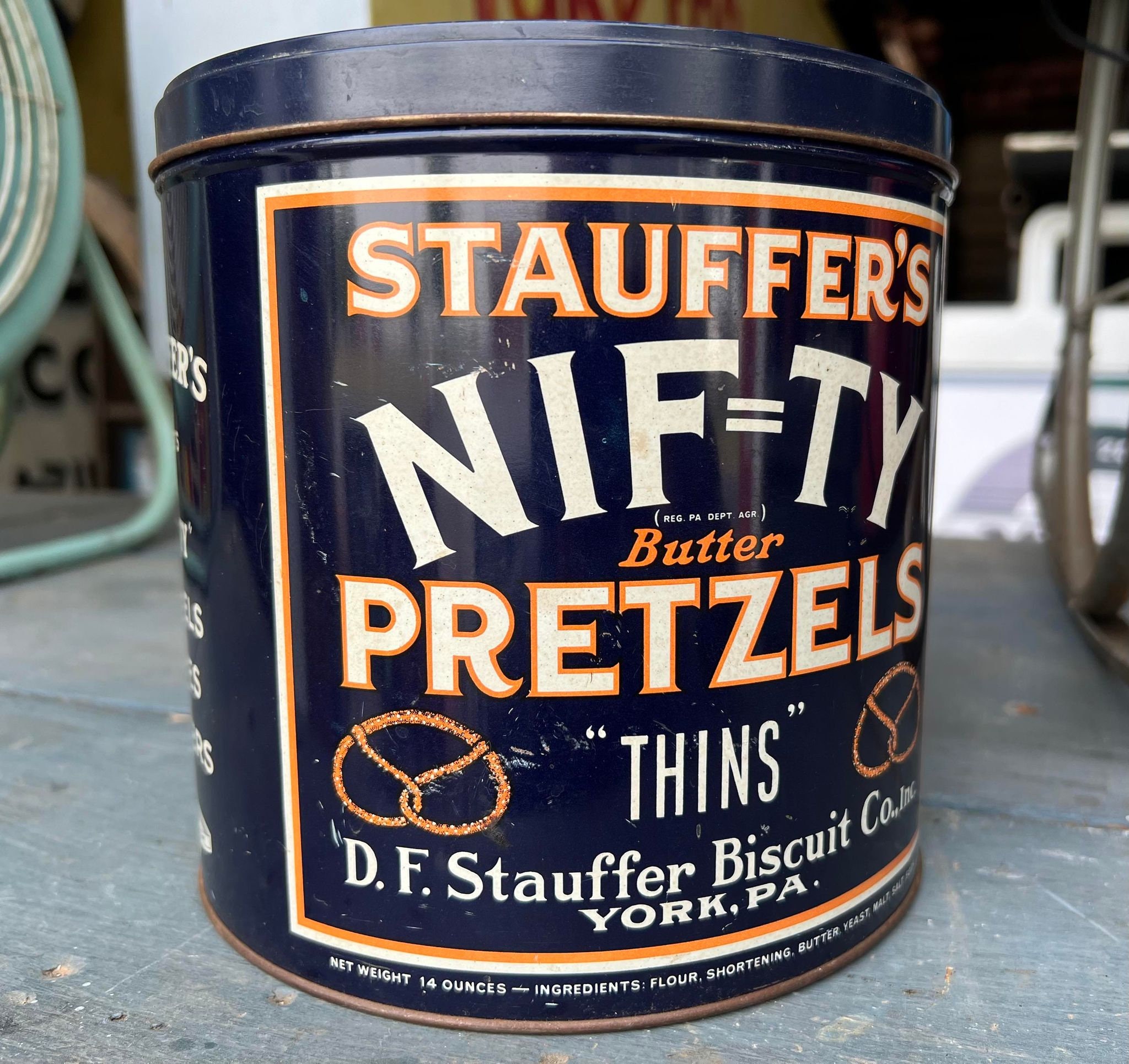 Vintage Stauffer's Nif=ty Pretzel Tin Container - Stauffer Biscuit Co ...