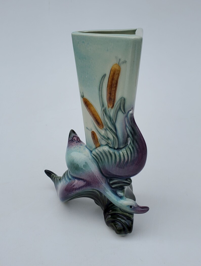 Hull Art Pottery Flying Duck Pond Vase - Regal Line Model 96 - Flying ...