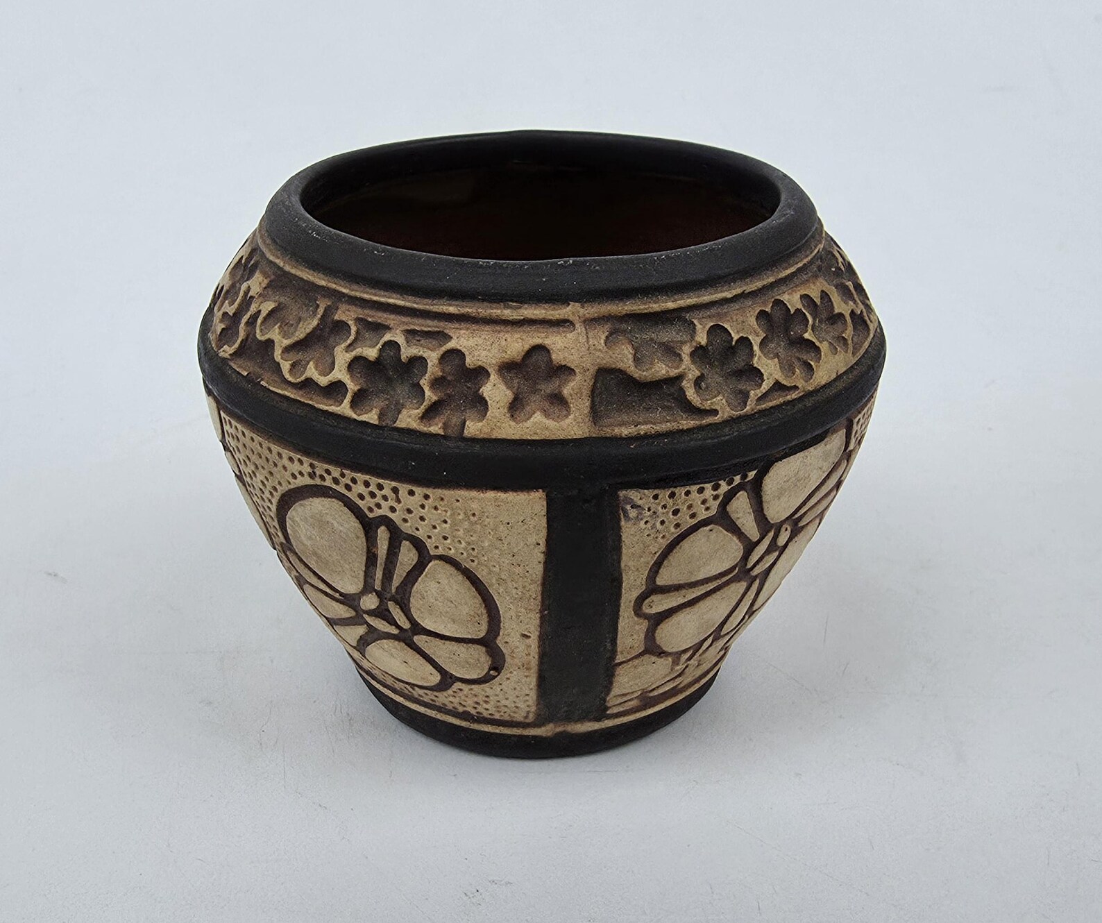 Weller Art Pottery Claywood Line - Textured Background With Floral ...