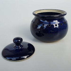 Ben Bieri Northwest Studio Pottery Covered Potpourri Jar - Glossy Dark ...