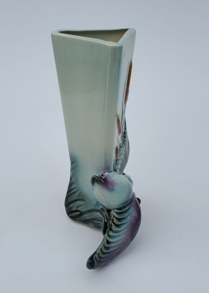 Hull Art Pottery Flying Duck Pond Vase - Regal Line Model 96 - Flying ...