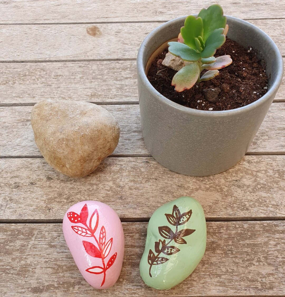 Leaves Painted Stones, Botanical Art on Rocks, Leaves Motives, Nature ...