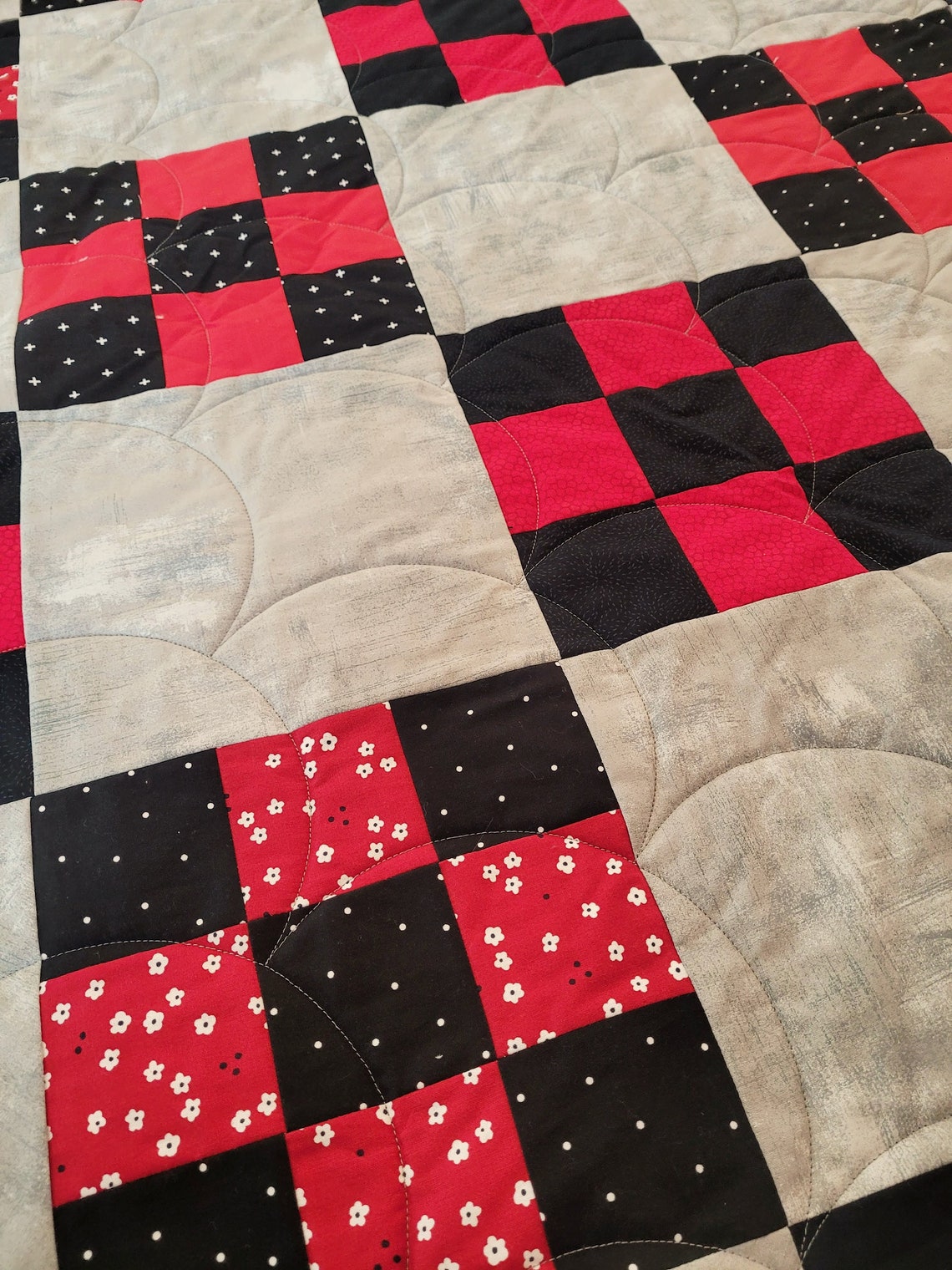 Beth Dutton Yellowstone Quilt Handmade Quilt Red and Black - Etsy
