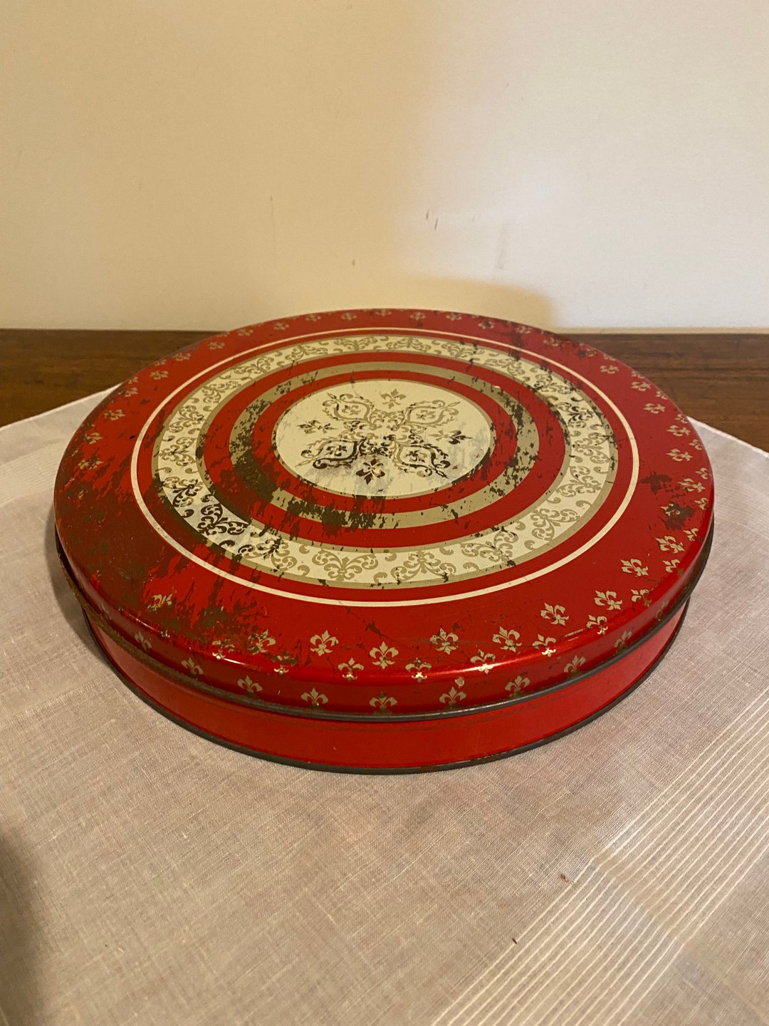 Vintage Red, White and Gold Round Tin - Etsy