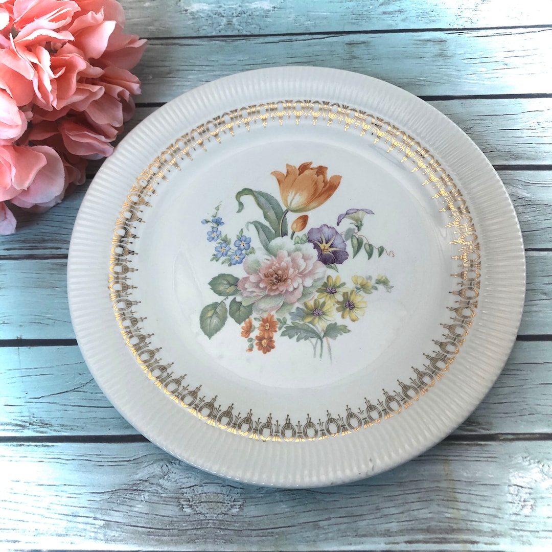 Salem Rust Tulip Dinner Plate Gold Filagree Trim Band Floral Center ...