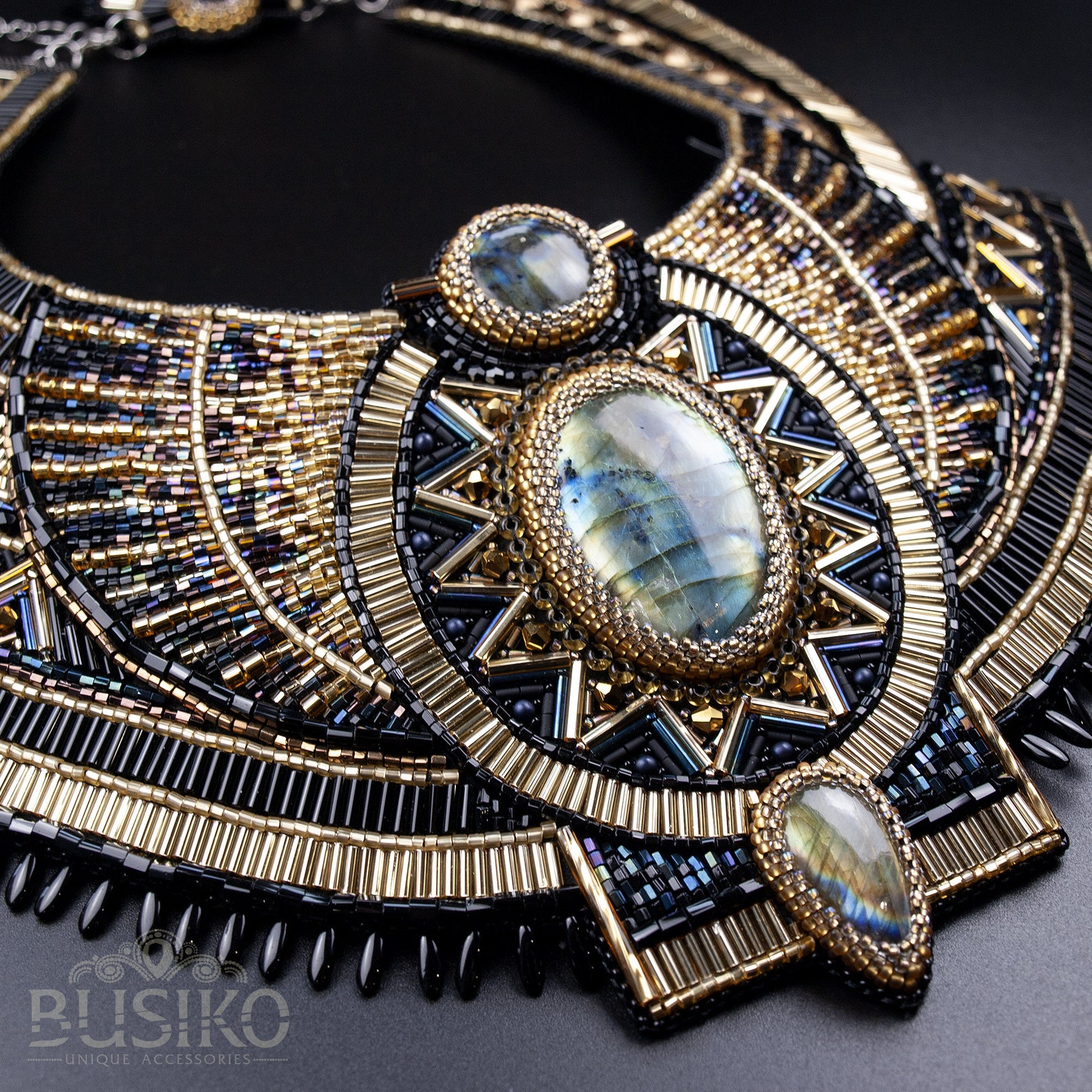 Collier collier égyptien. Collier de dossard noir et or. | Etsy