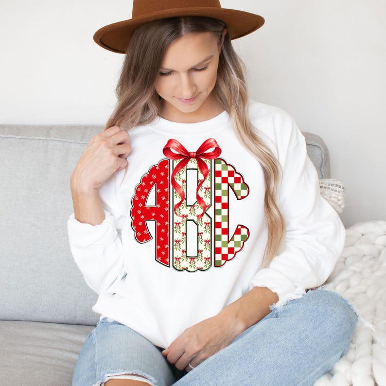 Christmas Mistletoe Preppy Monogram, Scalloped Monogram PNG, Coquette ...