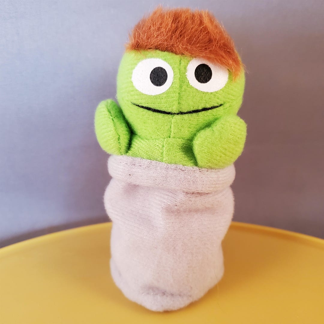 Oscar Grouch Mini Bean Plush Trash Can Sesame Street Kelloggs Premium 4 ...