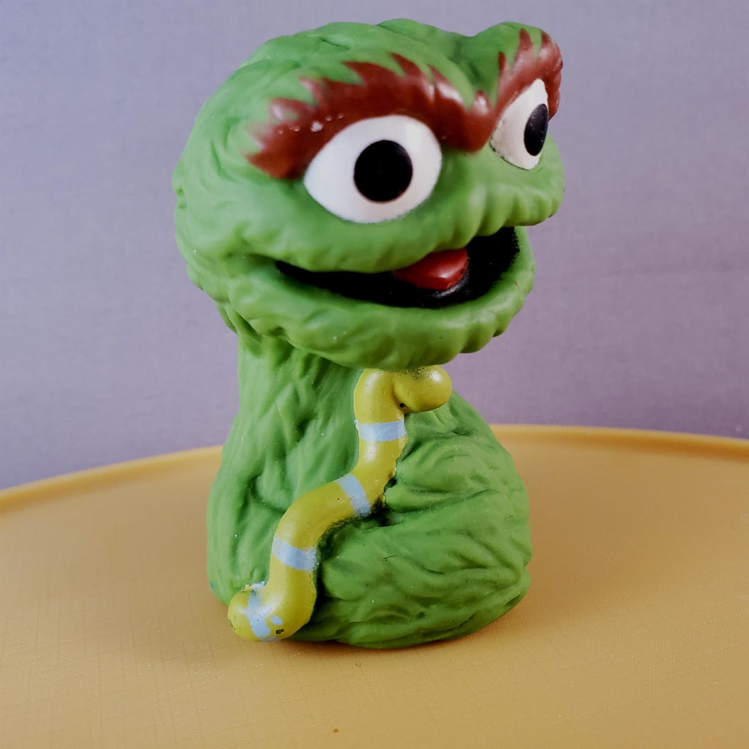 Sesame Street Oscar Grouch Slimey Pet Worm Finger Puppet Tara Toy 2.5 ...