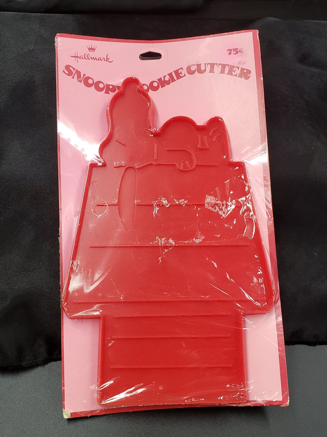NOS Classic Snoopy on His Iconic Doghouse Cookie Cutter by Hallmark ...