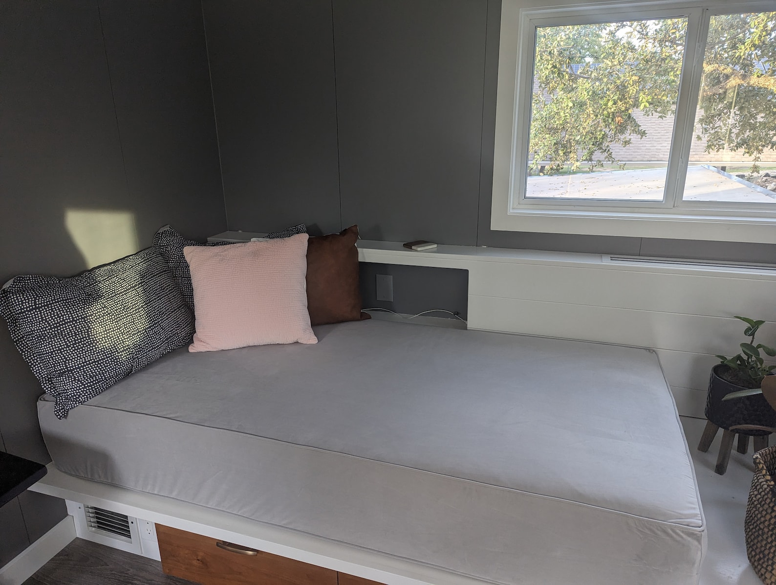 Velvet Daybed Mattress Cover With Piping - Zippered Daybed Cover ...