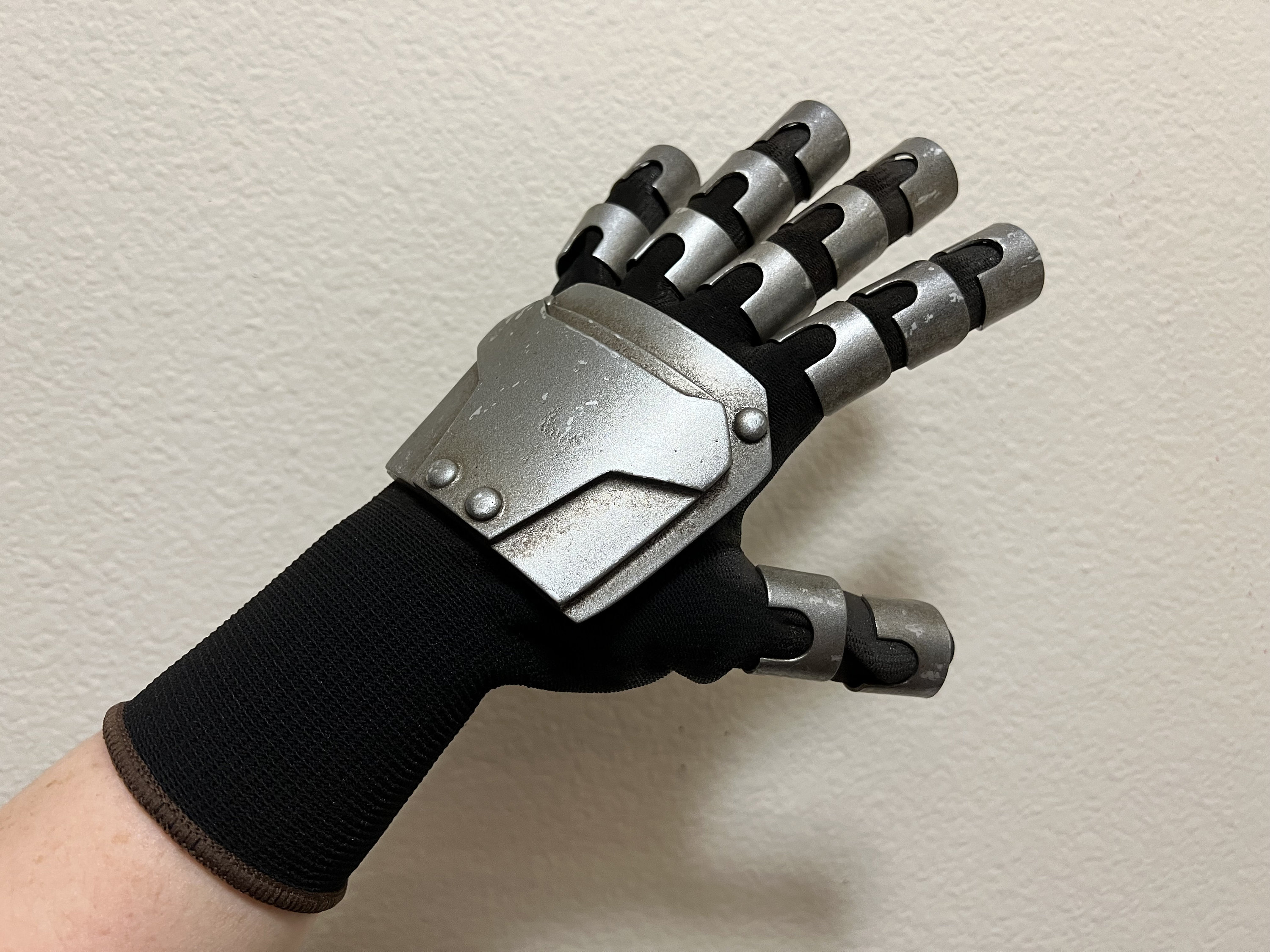 I Designed And 3D Printed Some Cosplay Hand Armor Secured By Elastic ...