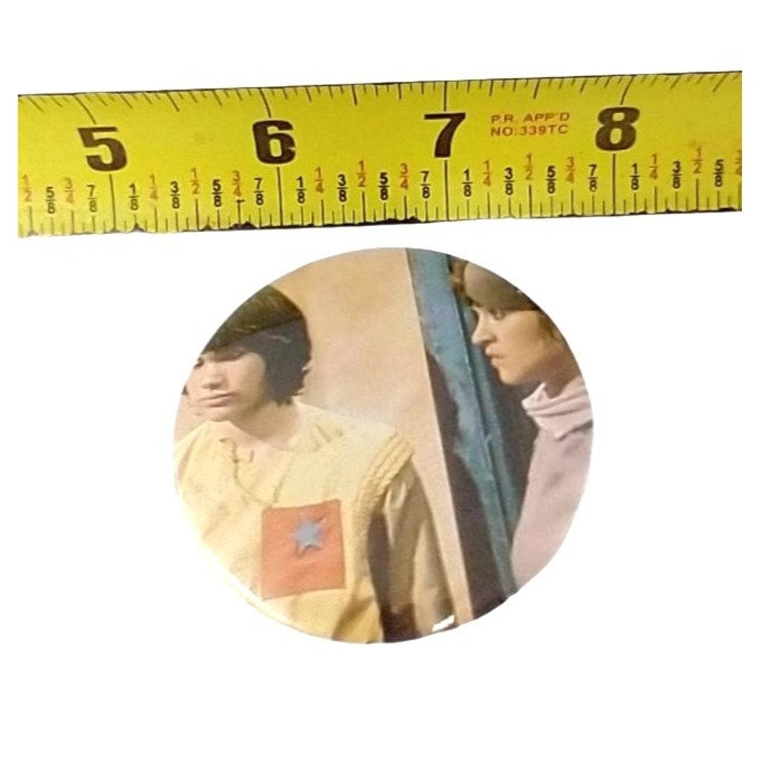 Vintage Doctor Who Adric and Tegan Jovanka Pin Pinback Button - Etsy