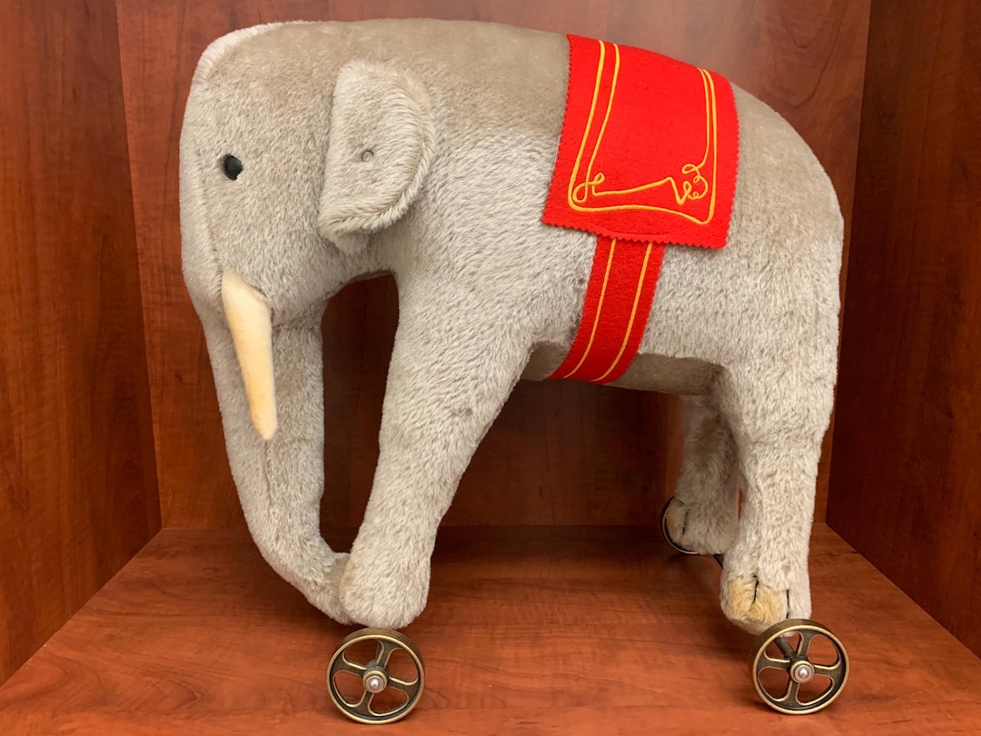 Collectible Steiff Elephant on Wheels Replica 1903/1904 Authenticated ...
