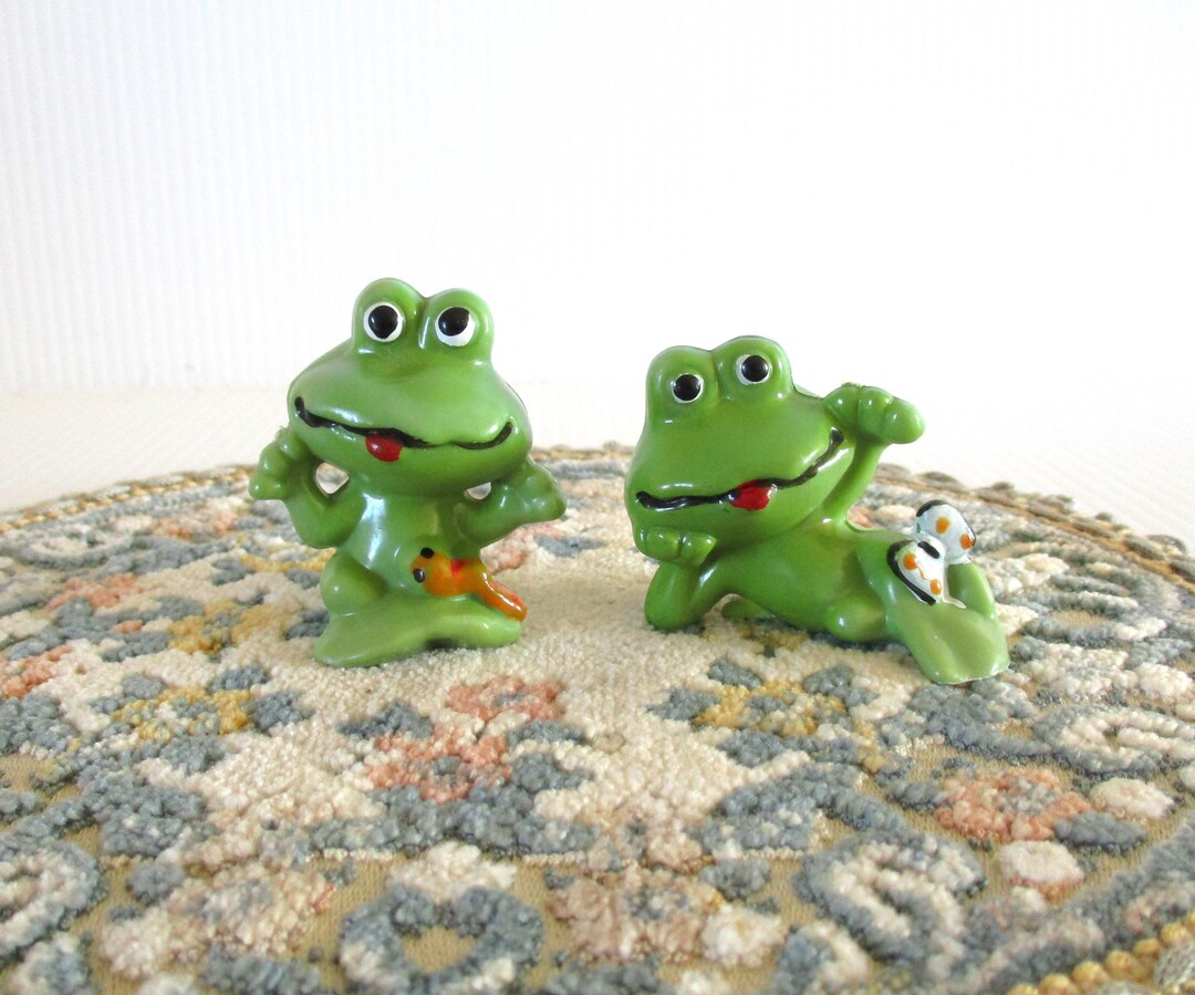 Miniature Plastic Frog Figurines, Vintage Silly Frogs, Small Frog ...