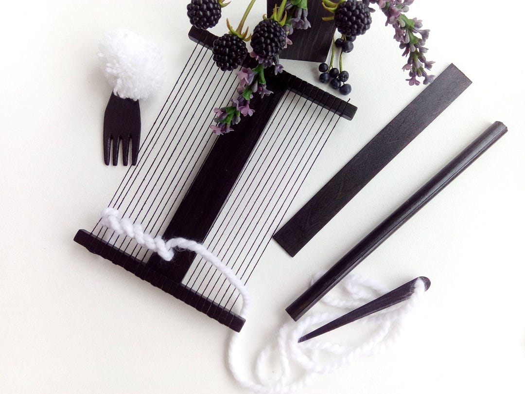 Small Weaving Loom Kit for Beginners, Travel Loom With Tools Complete ...