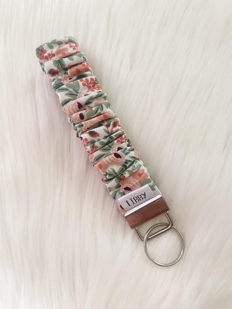 FLORAL SCRUNCHIE WRISTLET | Key Chain | Car Key Holder | Scrunchie Key ...