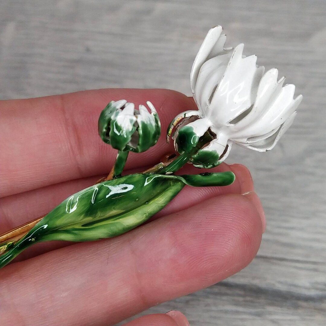Rare SANDOR Collecting Brooch White Enamel Realistic Flower Vintage ...