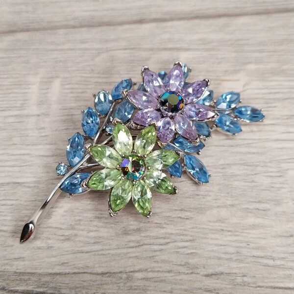 Trifari Pin Brooch - Etsy