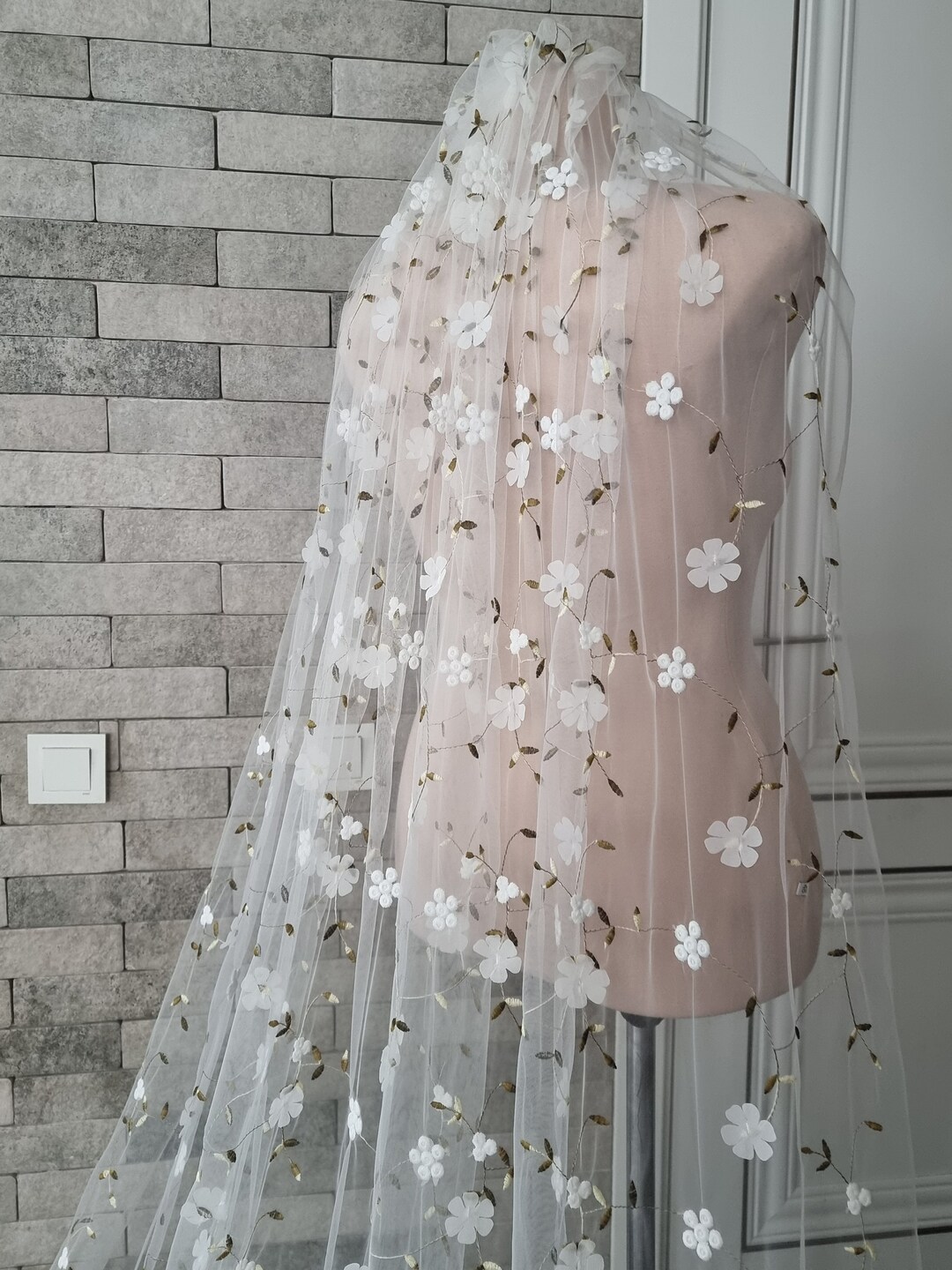 3D Daisy Flower Wedding Veil: Delicate Floral Botanical Veil - Etsy